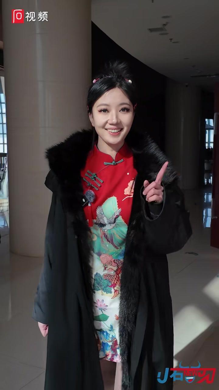 小石New叨㊳:记者探班!走近2025年石嘴山市百姓春节联欢晚会排练...