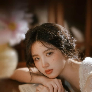 鹿露娜呀 