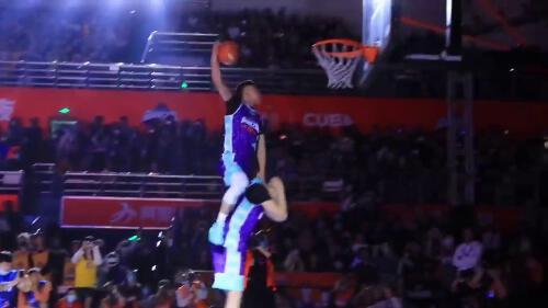篮球世界:CUBA的扣篮大赛,扎克拉文和戈登般的巅峰对决,CBA你准备...