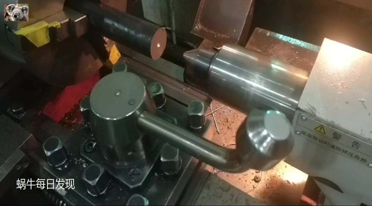 今天车工小伙教你们加工细长轴的方法,非常实用,懂行 的一定都是老司机