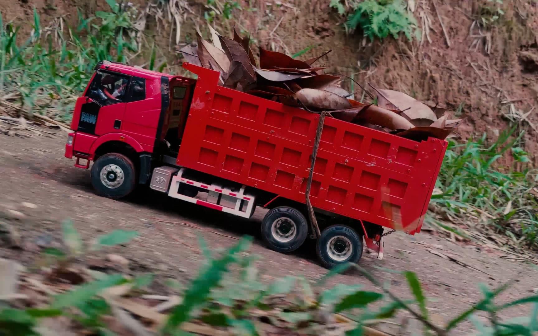 静改动1/24解放遥控模型卡车,刚做好下地测试,是真心不敢拉砖头