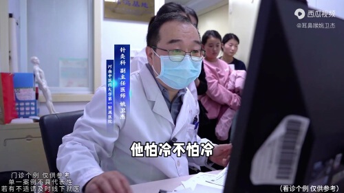 孩子反复打喷嚏咳嗽,爱出汗还穿那么厚,吃吃零食身体就能好?