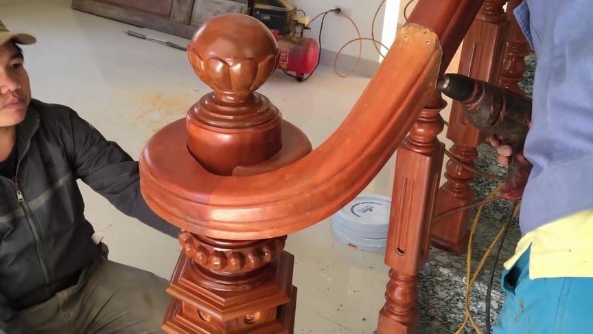 如何建造和安装一个弯曲的楼梯木栏杆扶手