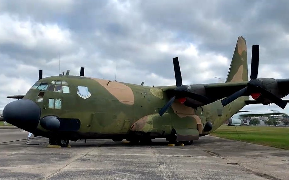 【美国空军国家博物馆】AC-130A"幽灵骑士"空中炮艇(标准型)& A-...