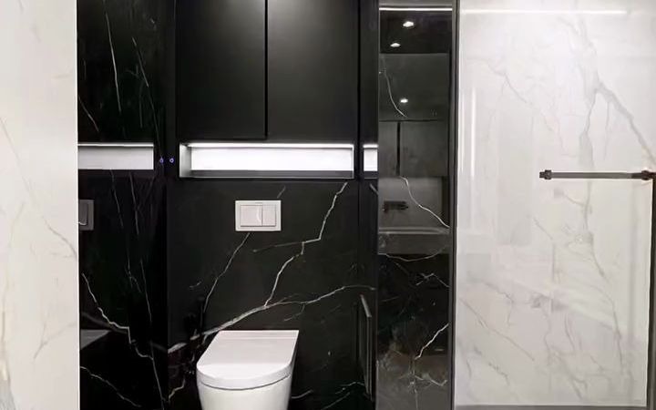 全岩板的卫生间设计,防滑抗菌无异味,一板到顶没有接缝