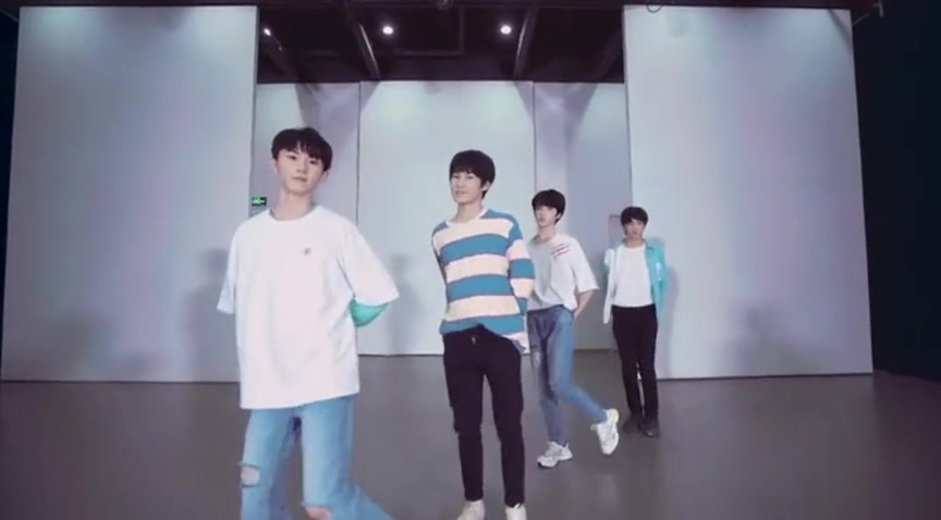 时代少年团《睫毛弯弯》练习室版MV!马嘉祺跳得好可爱元气满满