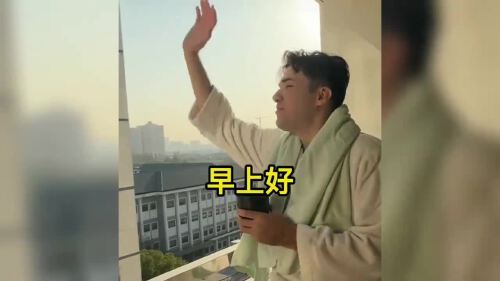外国人来中国前后的区别,和父母看电视吻戏时的表现实在太真实了