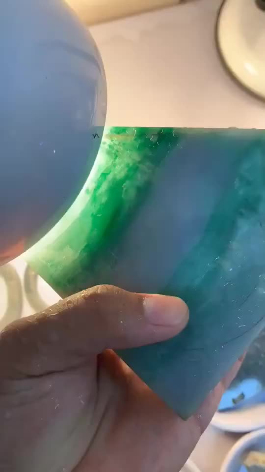 翡翠知识缅甸翡翠原石如果是你你要搏戒面还是手镯