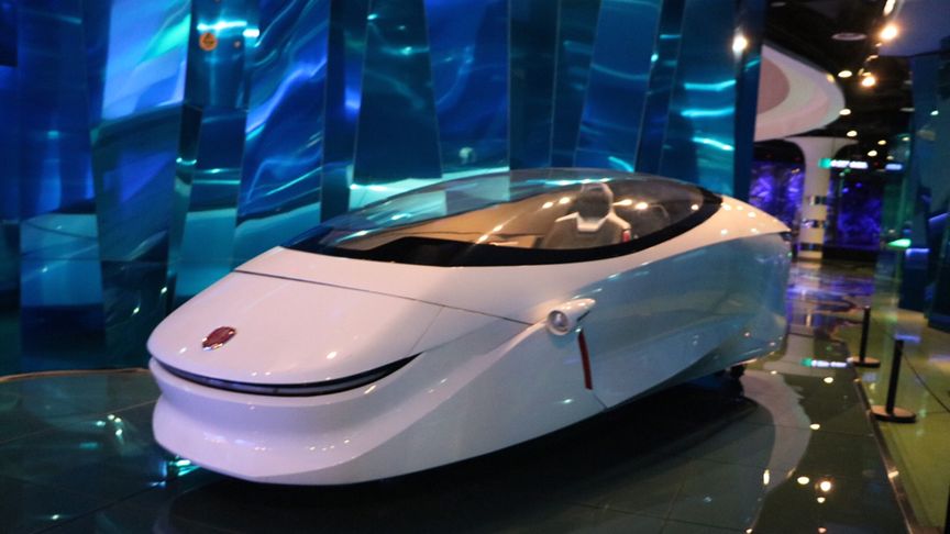 新型电动汽车“凌云二代”续航300公里,车门太像飞机的舱门了!