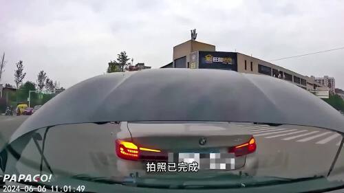出租车,把我别停了! 交通事故 交通安全行动 行车记录仪