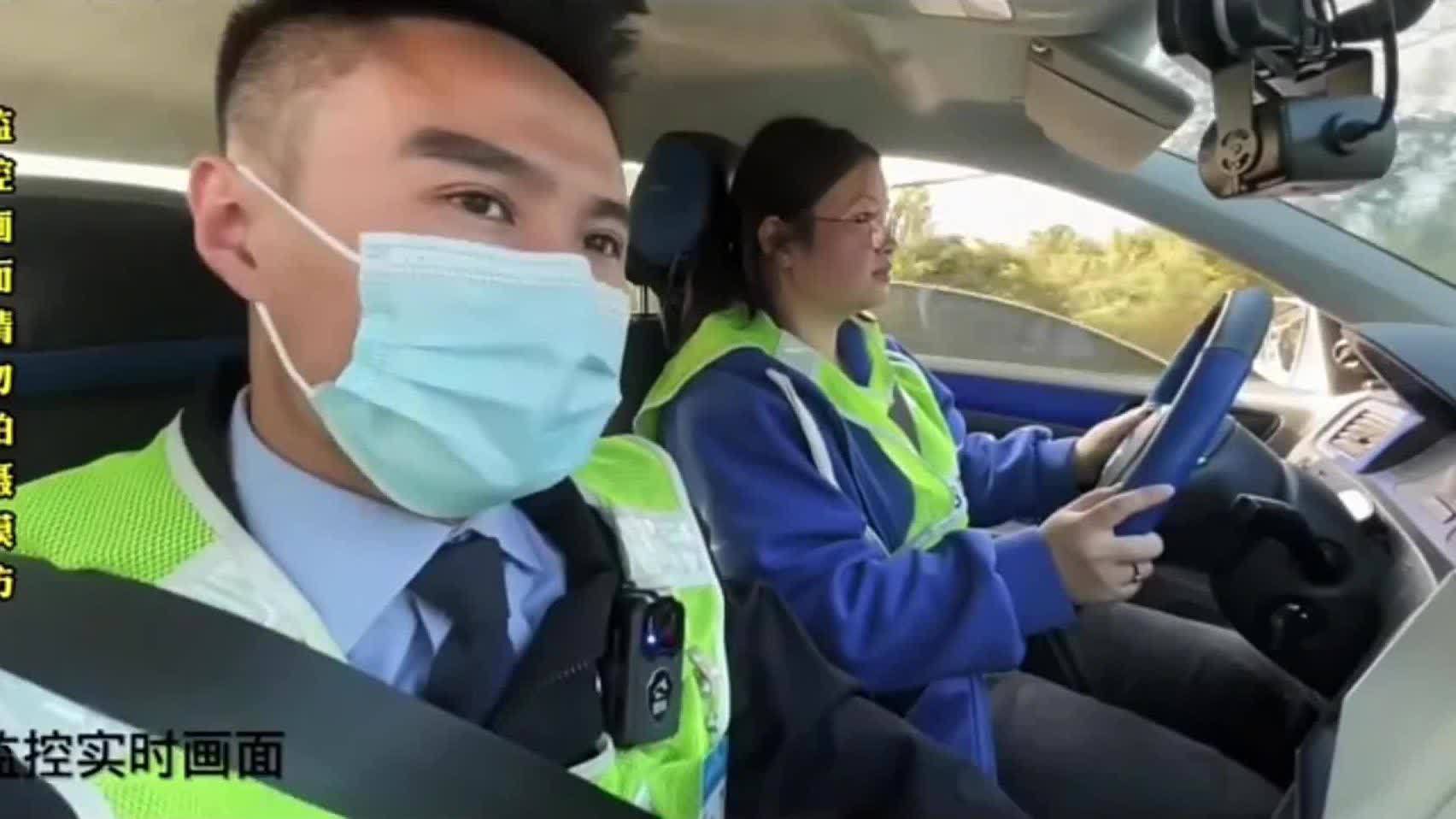 ...的成绩合格她来了 快接好运#考驾照#科目三#成绩合格#驾照考试#学车