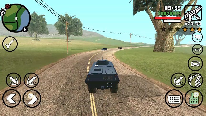 生活模拟器:你家装甲车是用来浇花的。