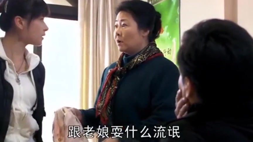 双胞胎姐妹长得一模一样,丈夫都认错了!