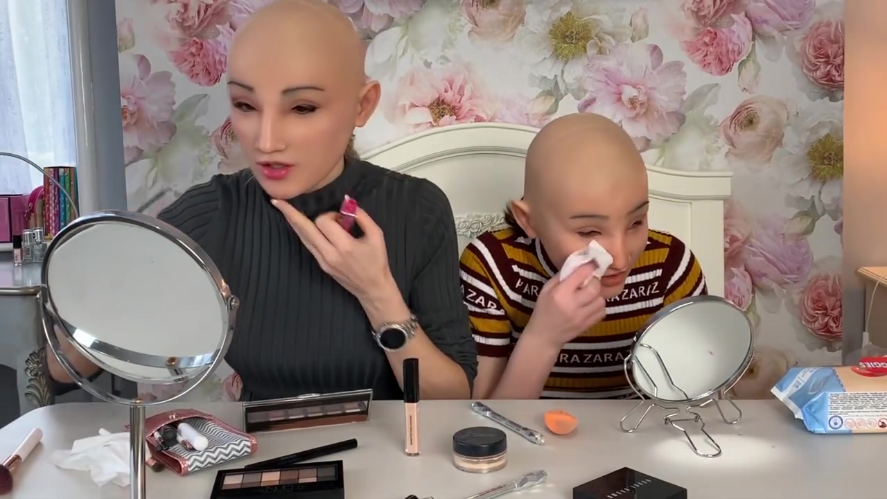 新面具视频101(金发母女的硅胶面具化妆教程)