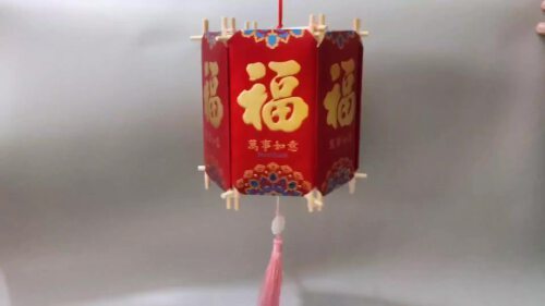 用6个红包和筷子做个简单好看的中秋节灯笼吧适合幼儿园作