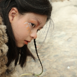 子洛与八月于山川 