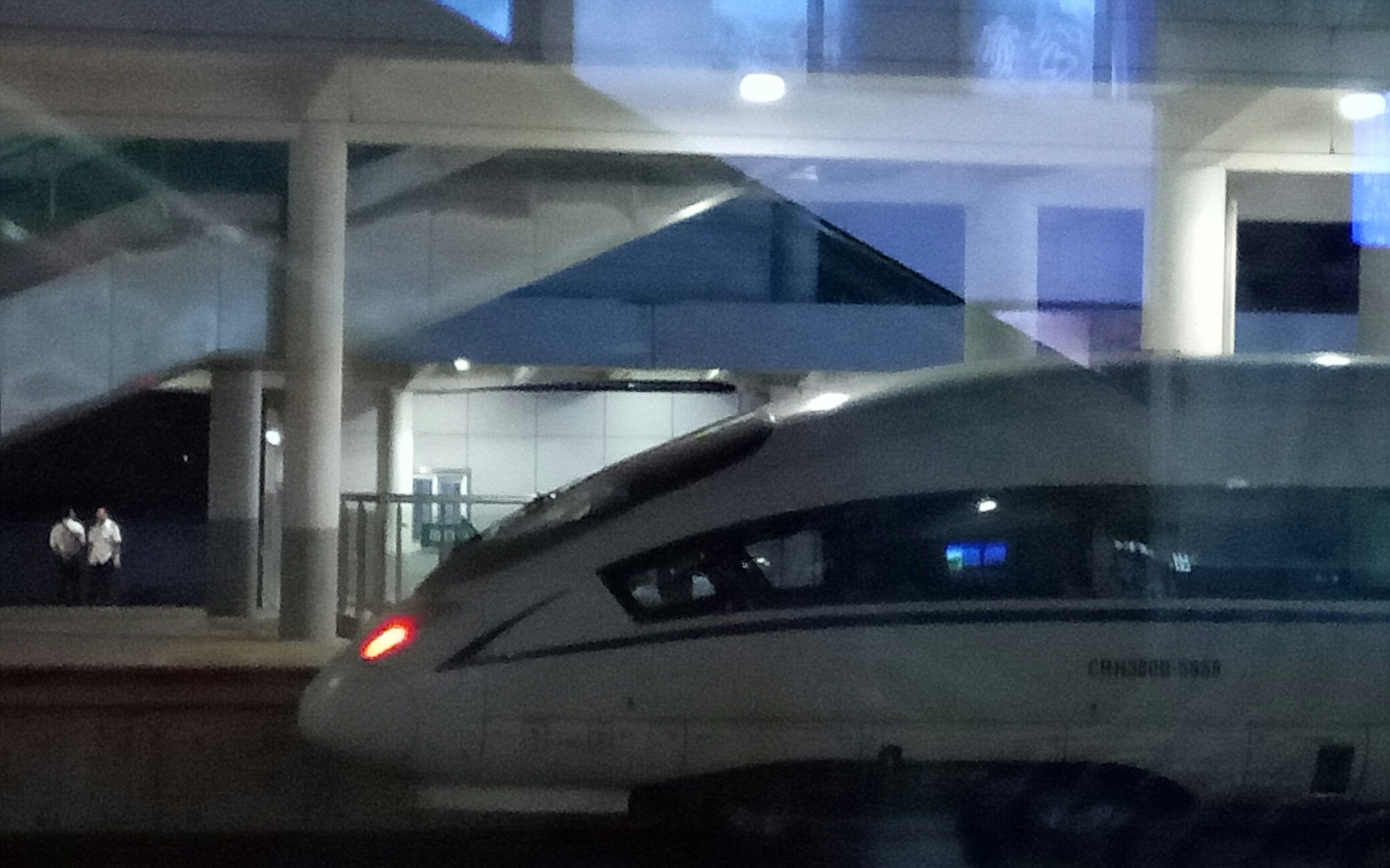 CRH380B型动车组出站(2)