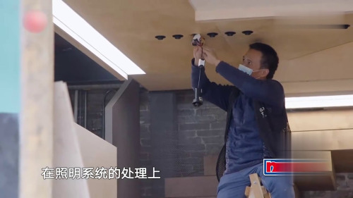 照明系统处理上,设计师采用灯光馍片和可调光的射灯