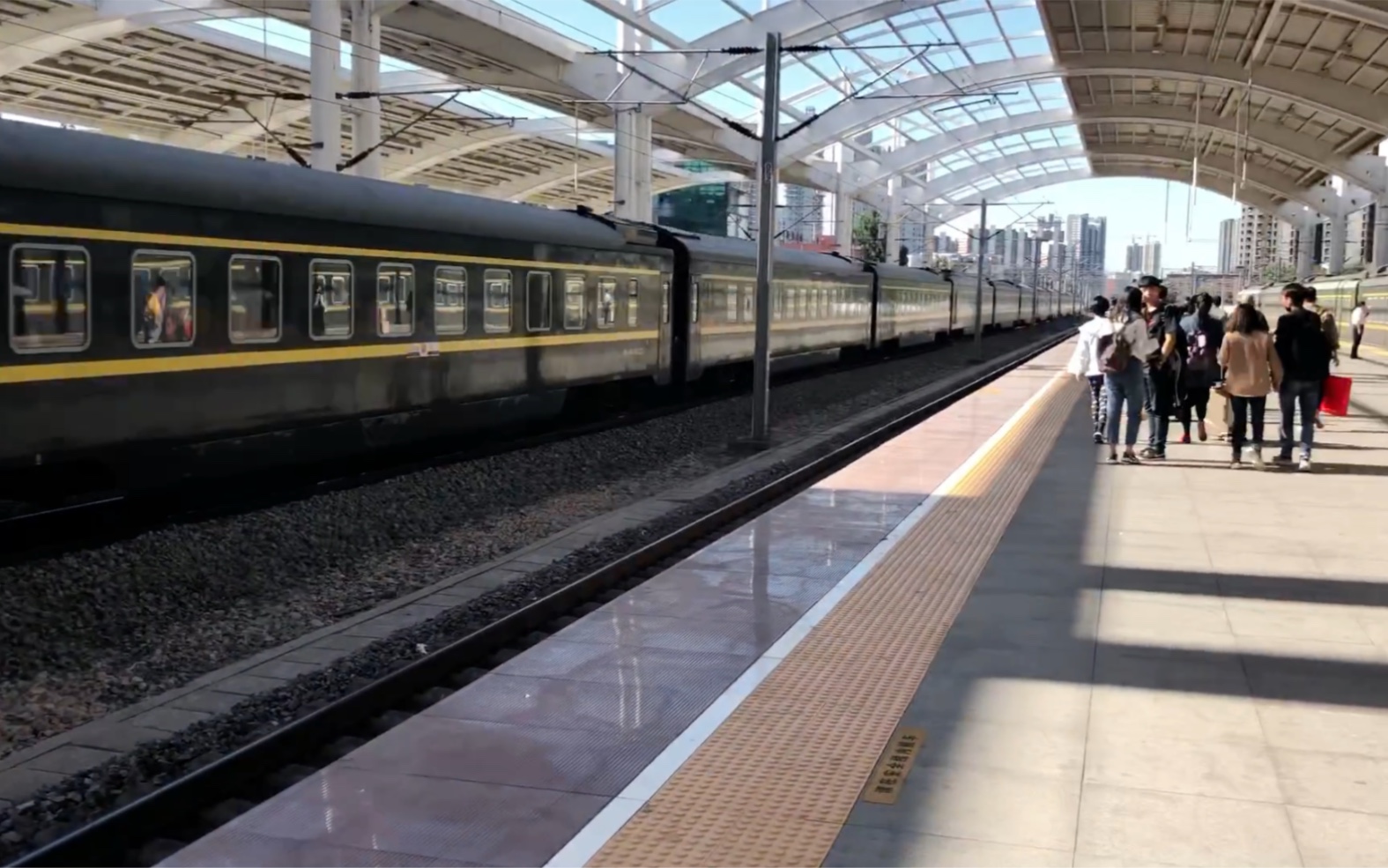 Z6次列车保定站通过踩Z4