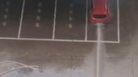 吓破胆!福建三明一北汽新能源车充电中冒烟爆炸,车门炸飞