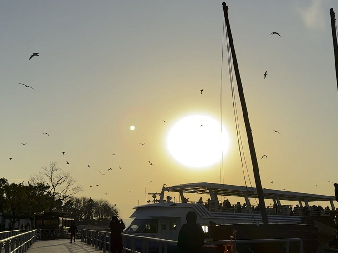 这个世界有太多的声音,你可以聆听,但不可以被淹没