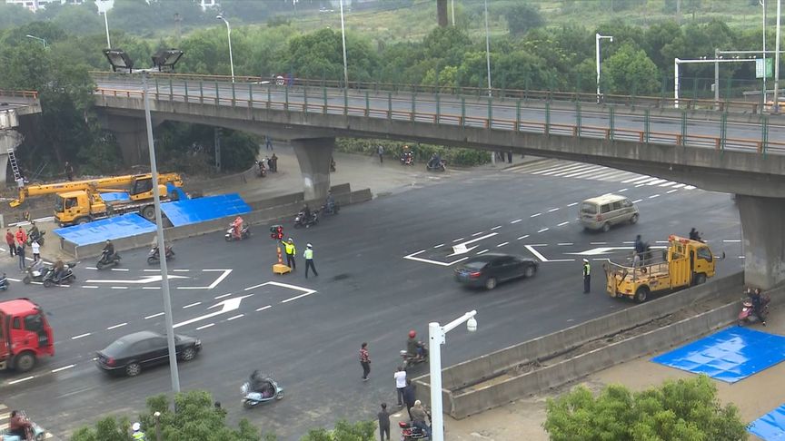江苏无锡高架桥侧翻事故现场清理完成 下层横穿道路恢复通行
