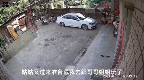 我可能是垃圾堆里捡来的吧,都摔成这样了第一时间还是不忘先揍我