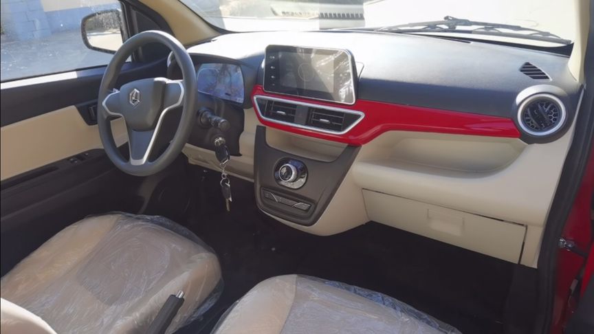 两门四座电动车,宝妈专用内饰高端,座椅柔软,操作简单