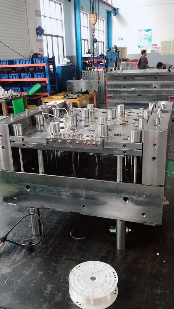 UG编程 UG模具设计 接个水路,还要斗智斗勇,复板一盖,压到四根水管,...