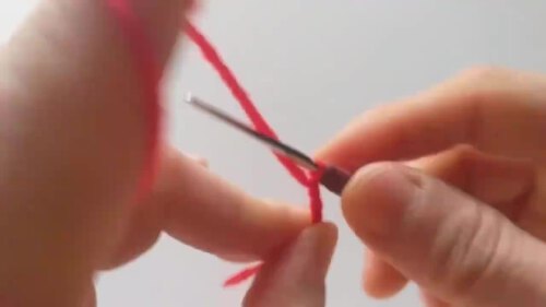 零碎毛线简单钩织漂亮的草莓挂件,闺蜜都跑来学