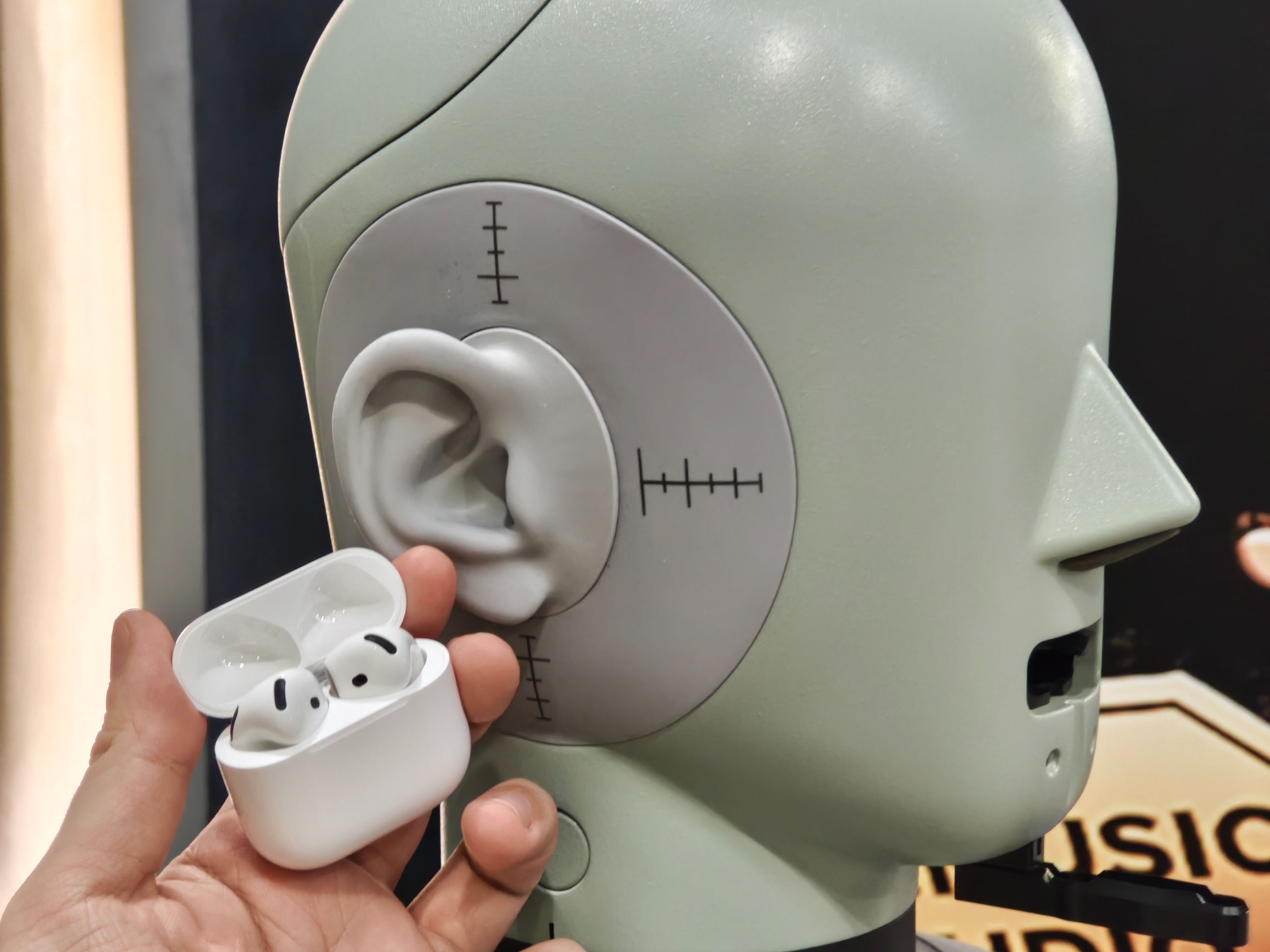 ...证明钟文泽的AirPods4与AirPods3录音差异与两款耳机的真实差异不符