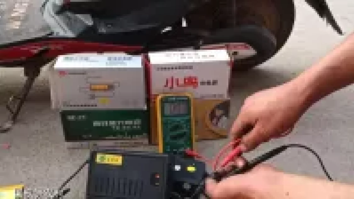 电动车充电器如何区分辨量好坏你知道吗?师傅教你直接用万能表就...