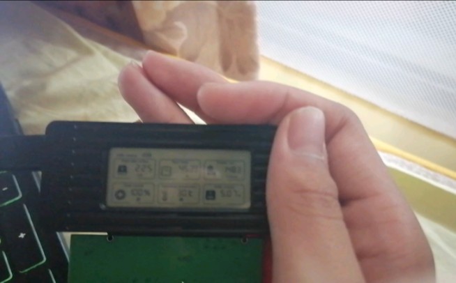 拆一个带显示屏的sata易驱线