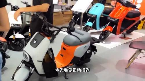 电动车首次充电必看!这个时长记牢,电池多用3年