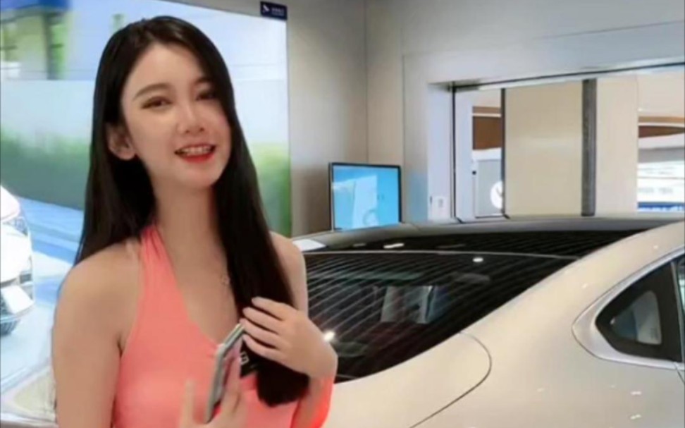 甜甜的邻家女孩给你介绍小鹏电动汽车