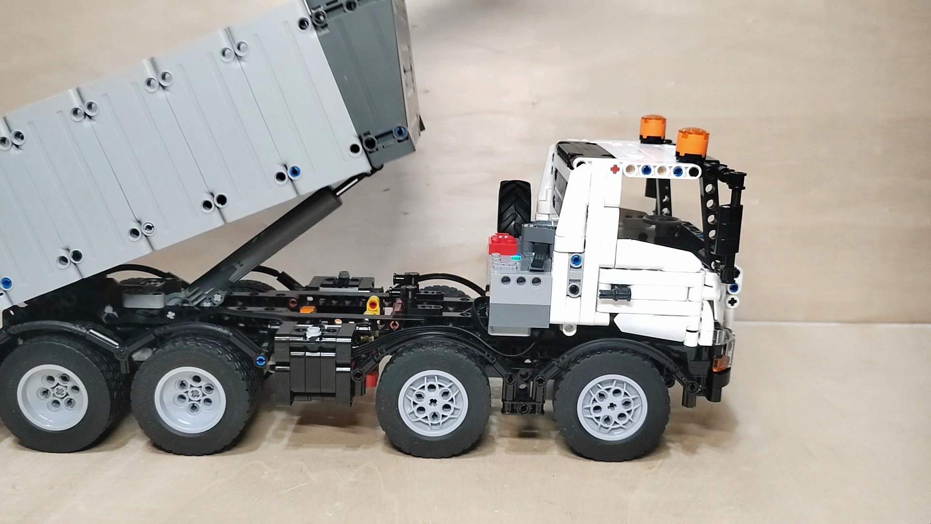 张堰清卡皮巴拉自卸卡车 CAPYBARA DUMP TRUCK [乐高积木moc]