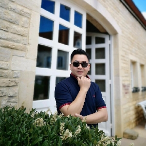 圆点小明哥玩火箭 