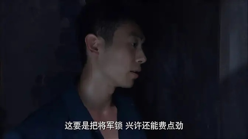 正阳门下:春明拿发卡开门,还不忘撩一下苏萌,这下让他装上了