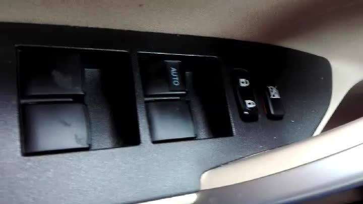 一汽丰田卡罗拉的驾驶座左手还有一个玻璃锁功能「来自懂车帝车友圈」