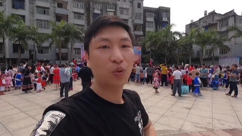 广西三月三,学校组织亲子活动,家长学生玩的都好开心