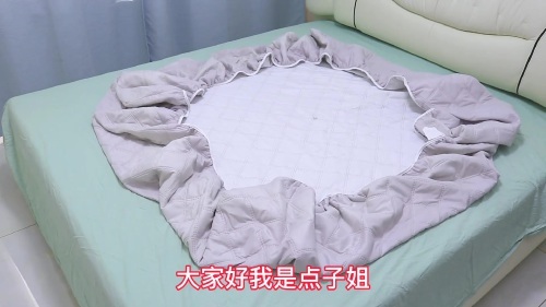床笠叠到人崩溃？教你一招，2分钟快速整齐叠床笠，附四件套收纳