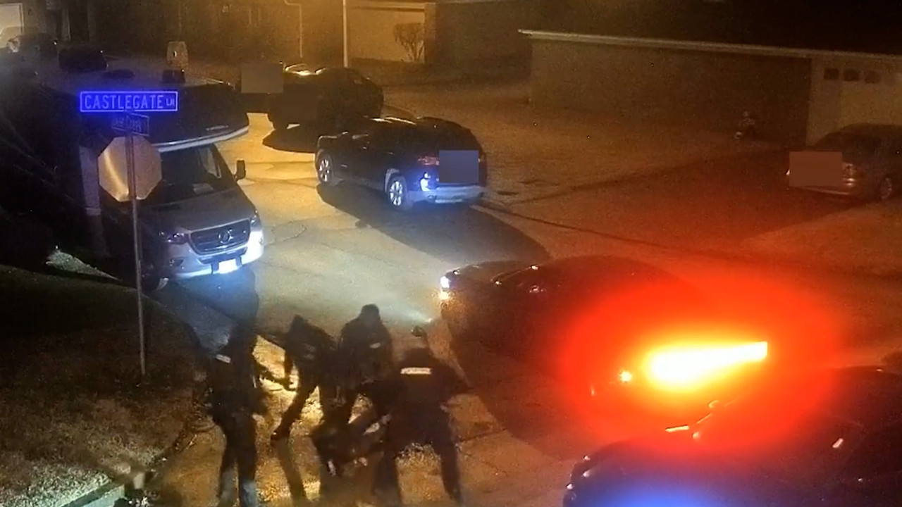 美国男子被5名黑人警察按在地上暴打,3天之后死亡,引网友热议