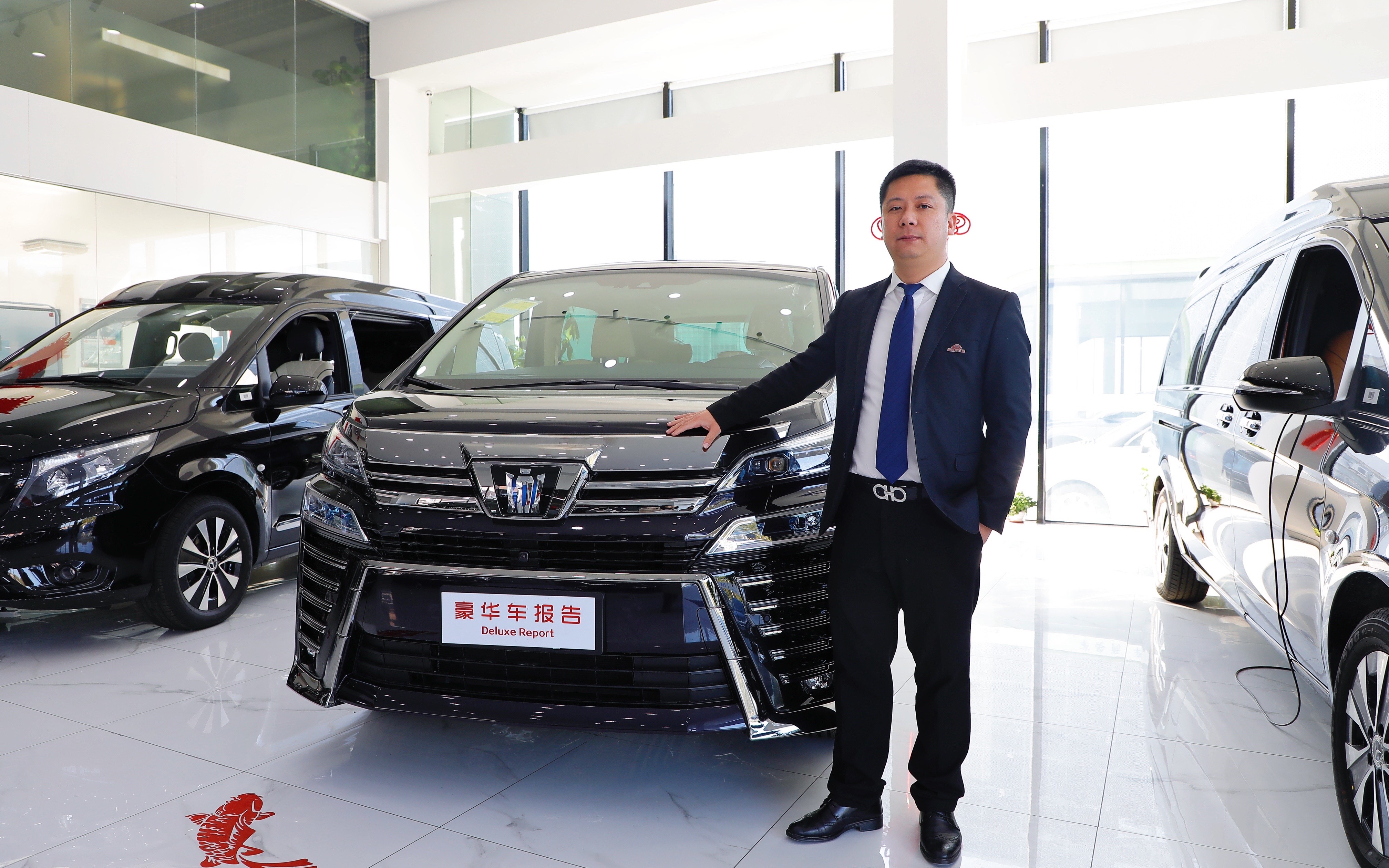 都是丰田豪华MPV!为何皇冠威尔法便宜十多万,却打不过埃尔法?