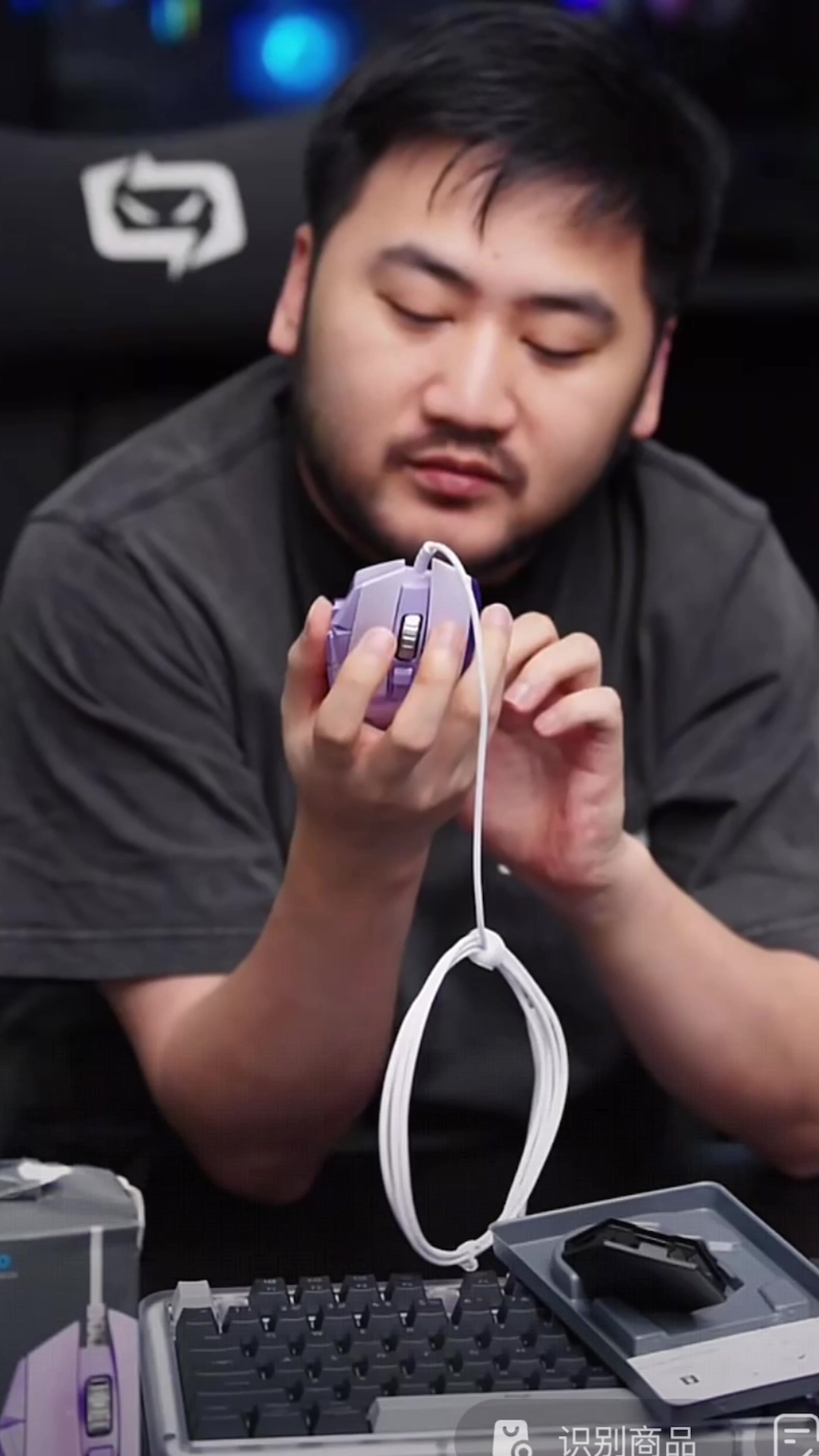 ...不会安装G502的配重块 快教教他 #g502 #鼠标 #游戏外设 #电竞 #罗技