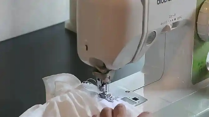 DIY手工给芭比娃娃制作漂亮的新衣服