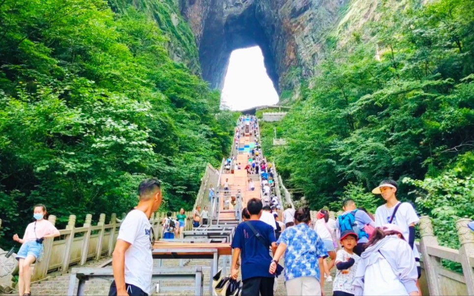 游张家界天门山旅游景区门票275有999级台阶,视频真实天门洞