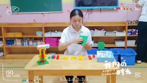 小小积木,大大智慧!在幼儿园的编程课上,宝贝们正用大颗粒积木搭建...
