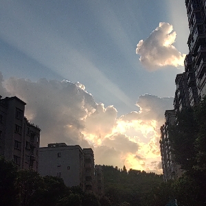 航班玖伍贰柒批准降落 