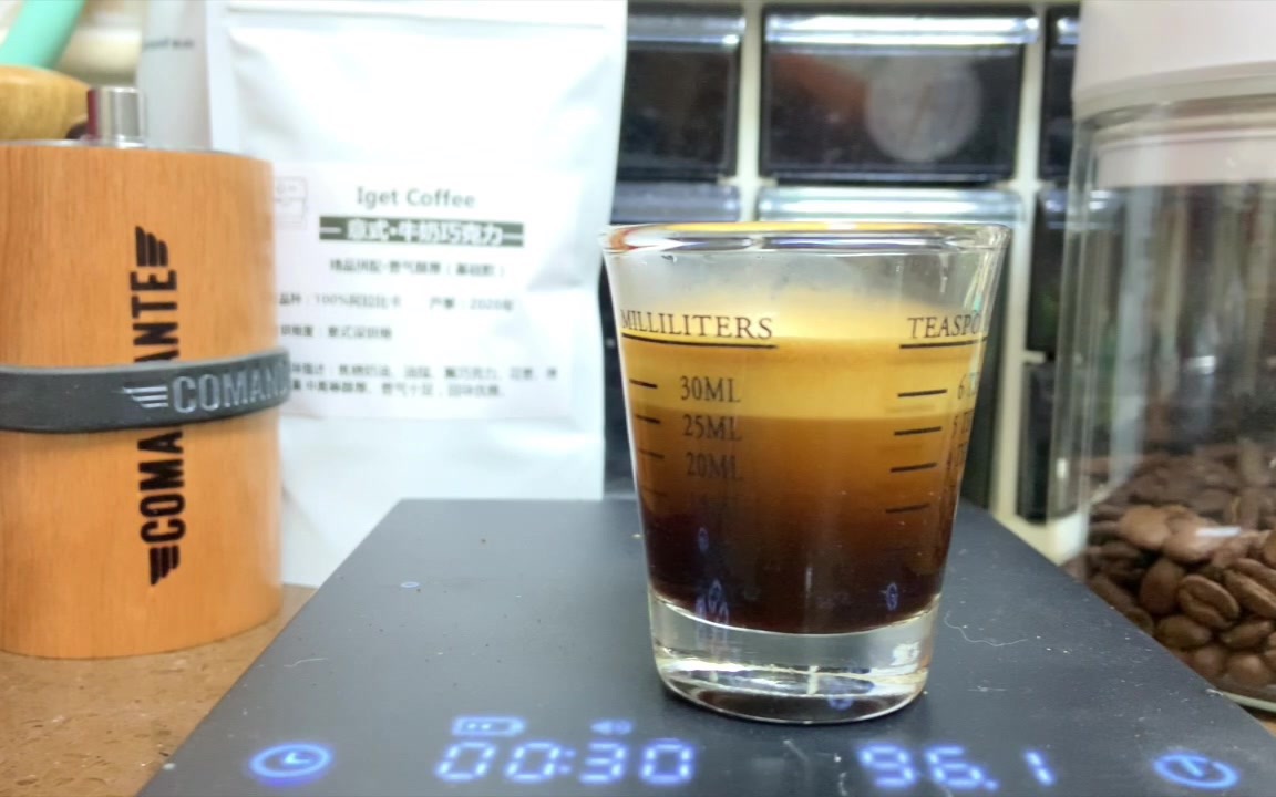 ...不妥协,用司令官Comandante C40与Nanopresso制作油脂丰富的咖啡