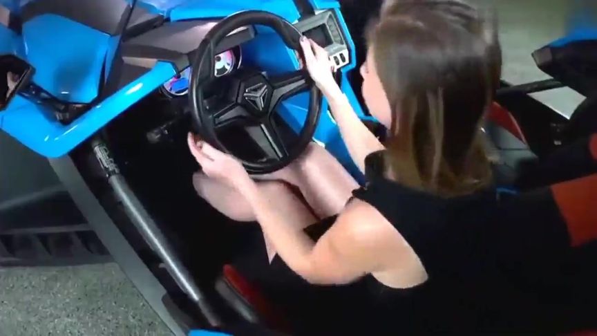 女土豪花50万买的三轮摩托车,调整座椅和方向盘才知道有多人性化
